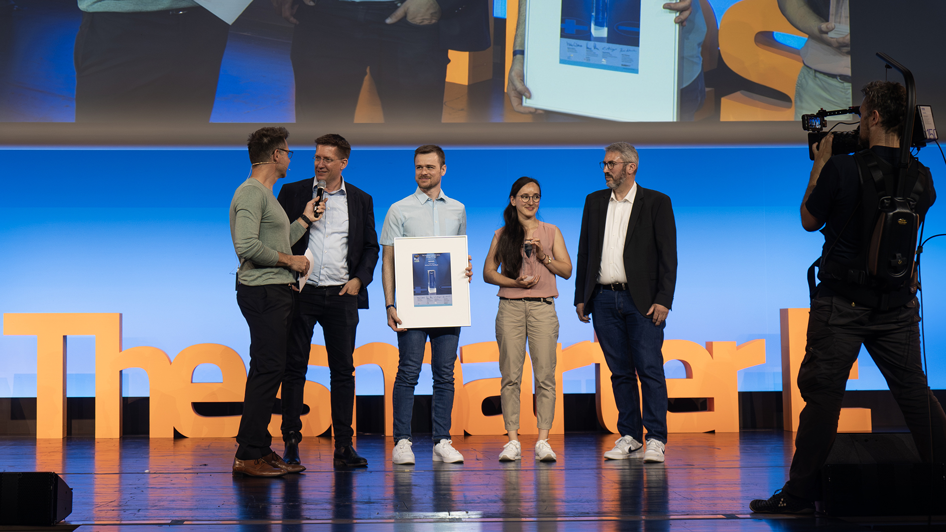 Gewerbespeicher FlexStack mit dem The Smarter E Award ausgezeichnet ...